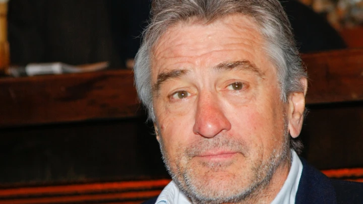 Роберт Де Ниро показал маленькую дочку Джию