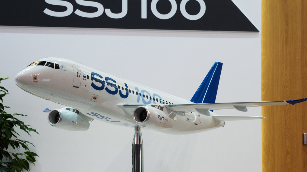 Причиной падения Ssj 100 могло стать попадание птицы в двигатель